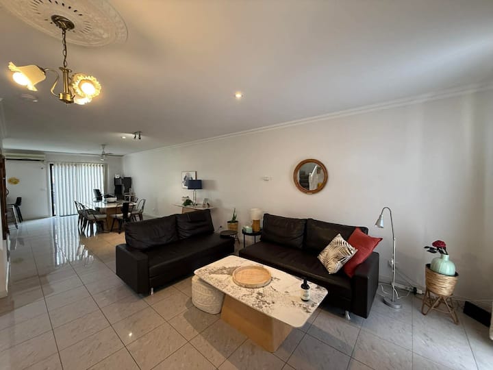 Central & Private Townhouse, Off-street Parking - Shepparton