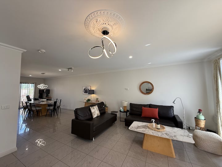 Central & Private Townhouse, Off-street Parking - Shepparton