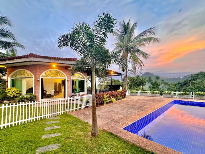 Home W/ Pool & Stunning View Subicbay Freeport - Subic