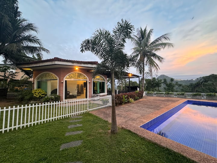 Villa W/ Pool & Stunning View Subicbay Freeport - Olongapo