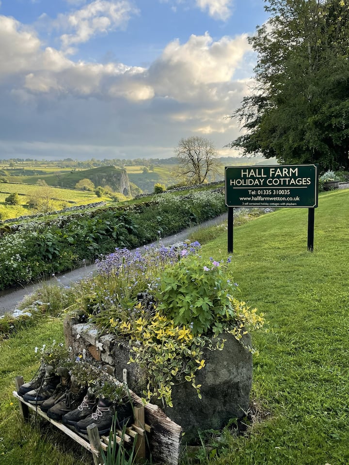 Dovedale @ Hall Farm - Stunning Views And Playbarn - Staffordshire