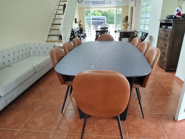 Hermosa Casa Con Piscina - Guateque