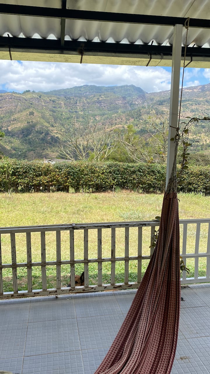 Hermosa Casa Con Piscina - Guateque