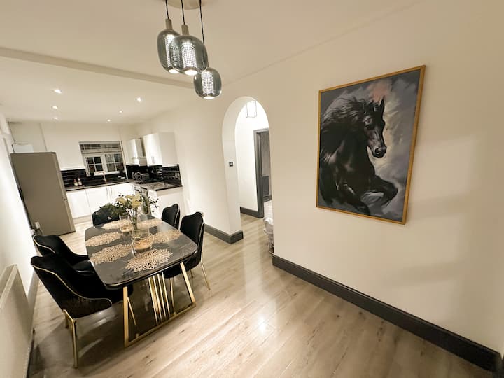 Beautiful Cosy 2 Bed Whole Flat - Harrow