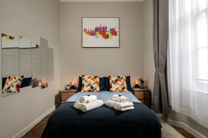 Comfortable City Centre Studio King Size Bed - Colliers Wood - London