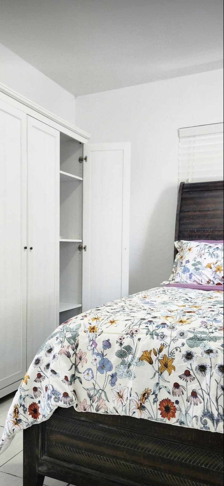 Master Bedroom With Private Bath - Miami, FL