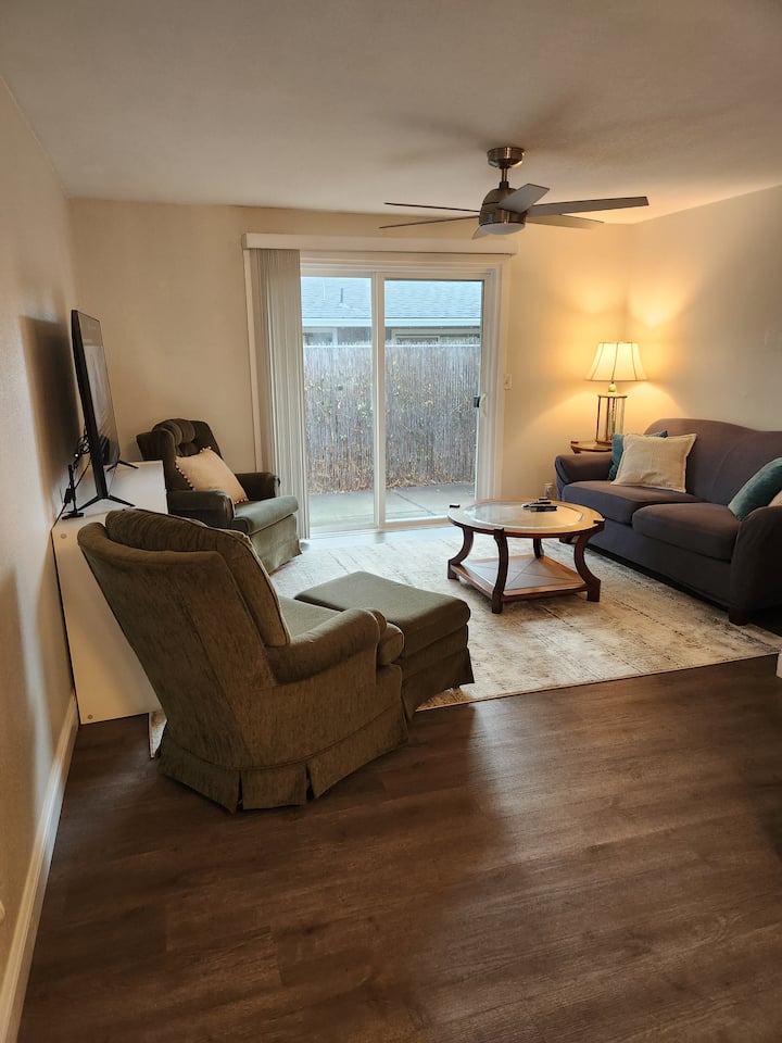 2br Casa Island W Chef's Kitchen - Medford, OR
