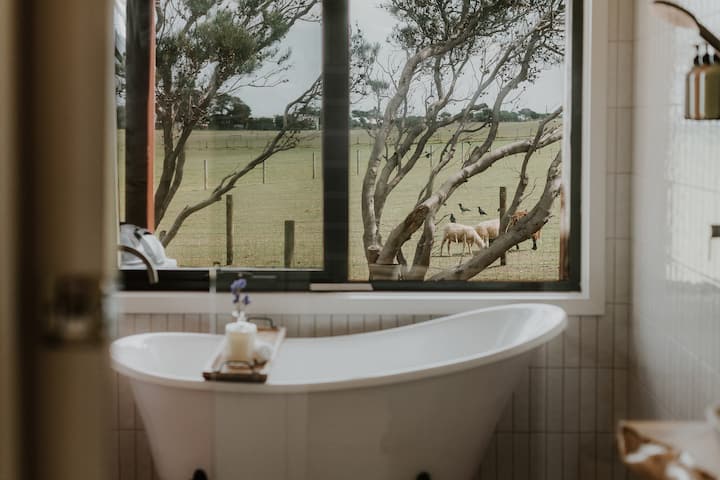 Luxury Cabin "Fin" | Farm, Sunset Views & Fire-pit - Melbourne