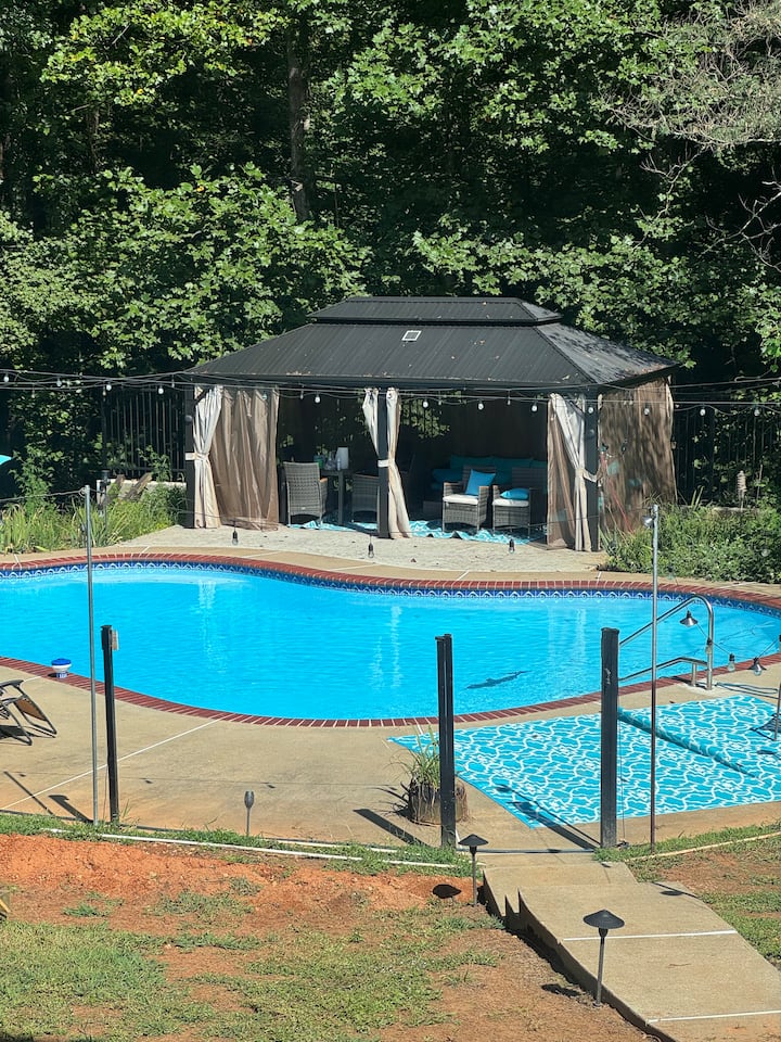 Poolside Apt In Hot Atlanta - Snellville, GA