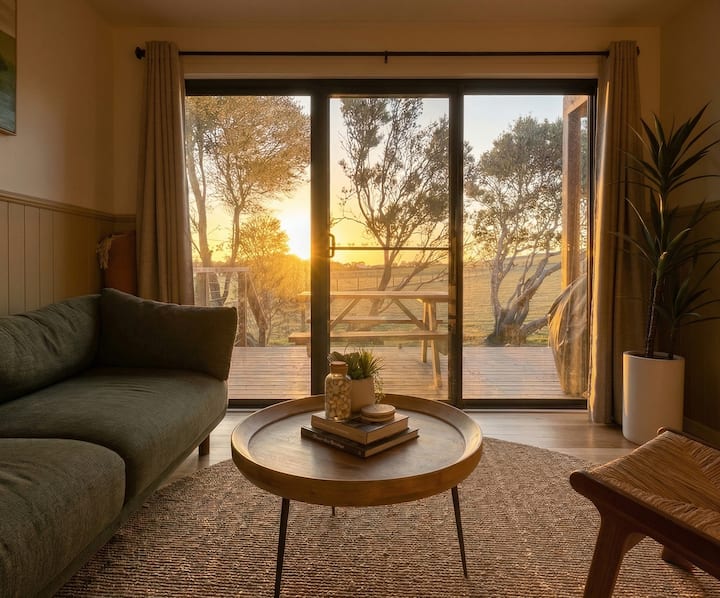 Luxury Cabin "Deck" | Farm, Sunset Views, Fire-pit - Cowes