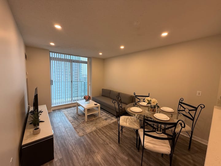 *Luxury Penthouse At The Heart Of North York* - Toronto