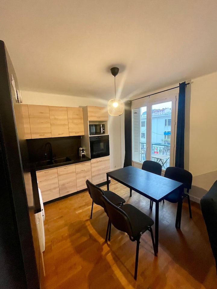 T3 50m2- 2 à 6 Pers - Balcon - Commodités- Parking - ibis budget Lyon Villeurbanne