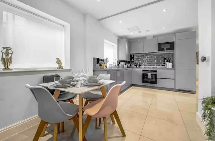 J-victoria- Spacious 1bed - Lift Access And Ac! - Londra