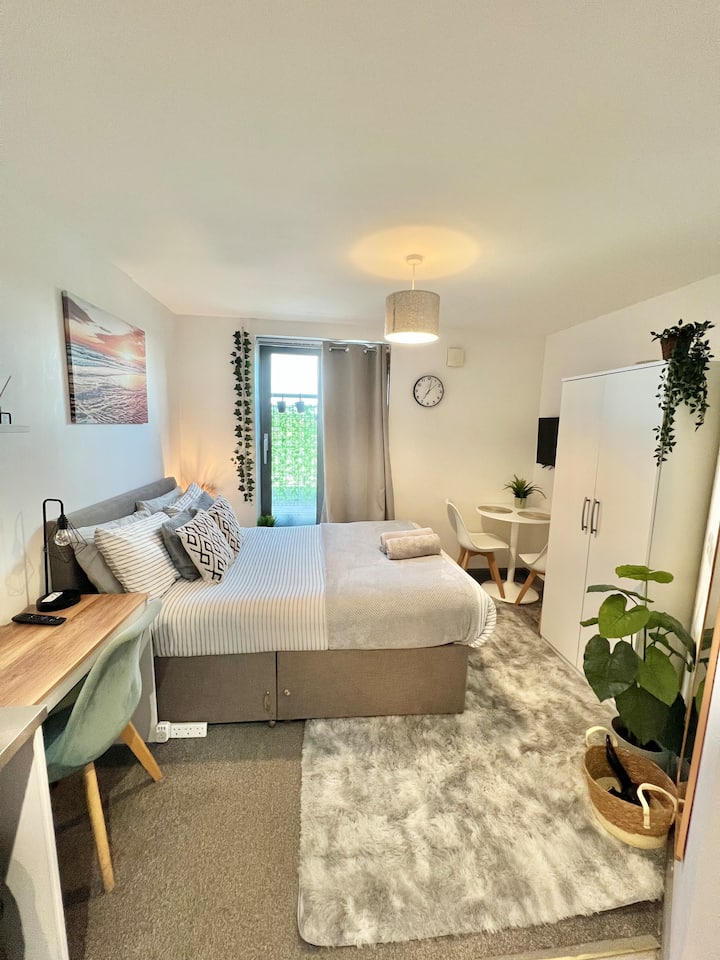 Studio In Southwark | Zone 2 - London Bridge Station
