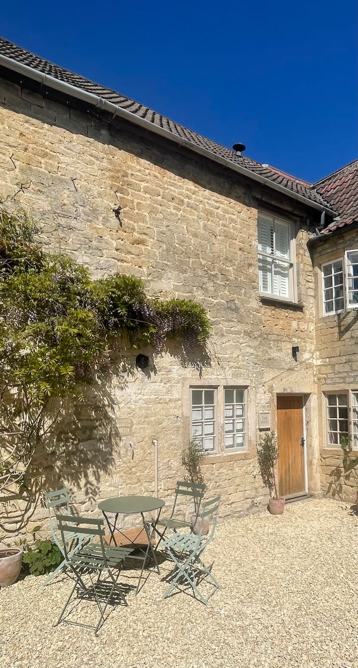 The Snug - Cosy Cottage In A Great Location - Melksham
