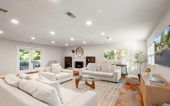 Luxury 4 Bed 4 Bath Near Dc Clean With Ev Charger - Falls Church, VA