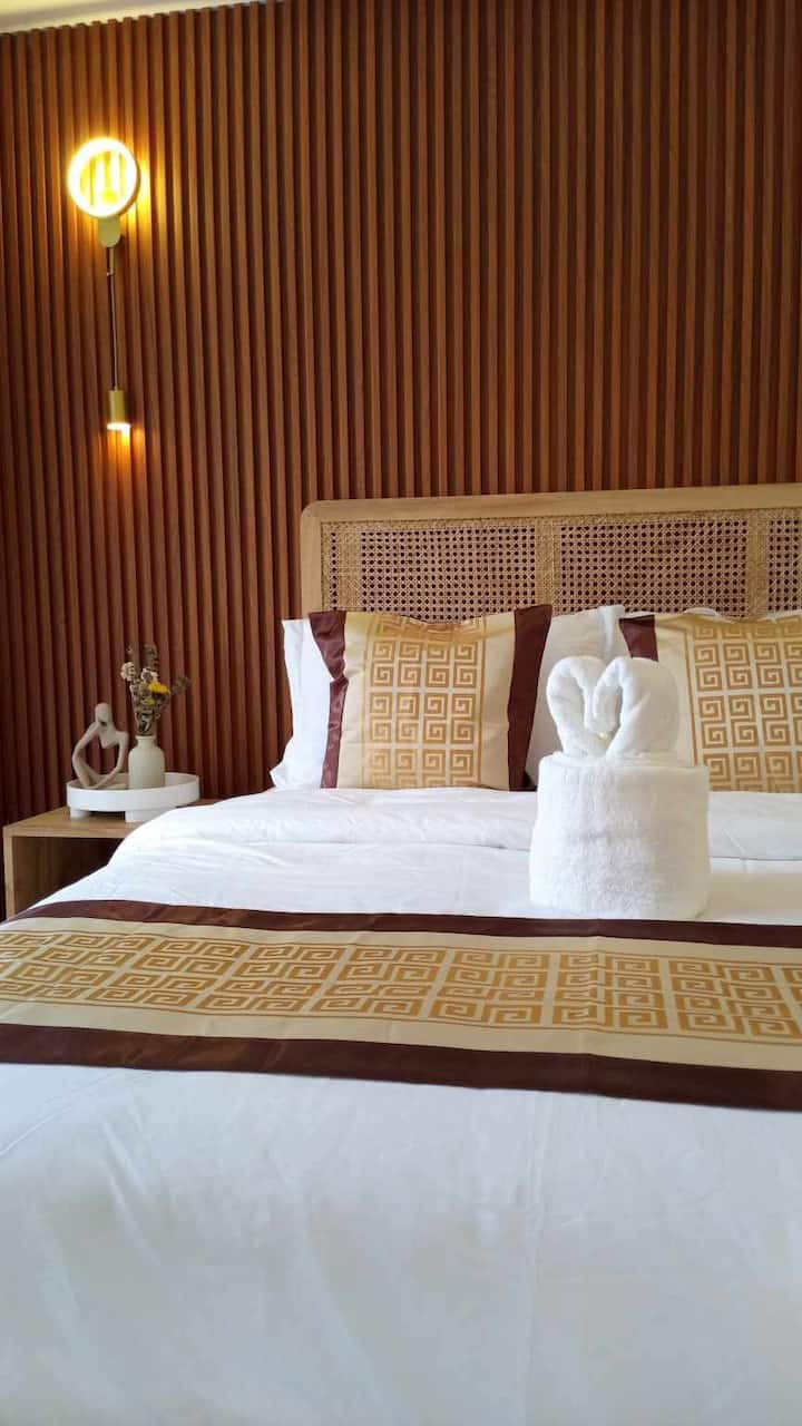 Elaia Beach Resort - Exec. Rm - Mariveles