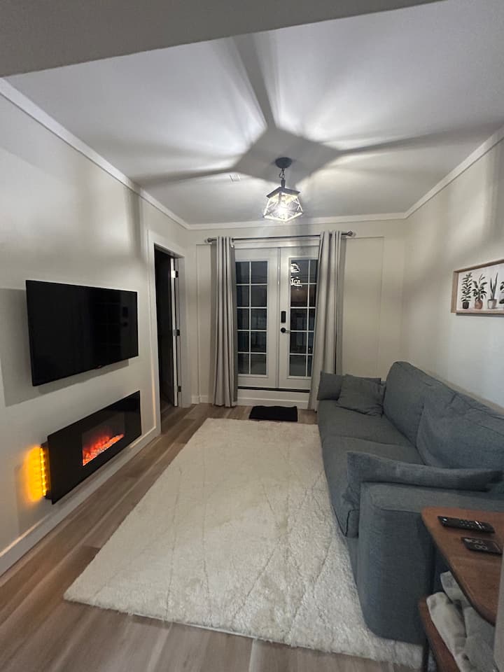 Walk Out 1 Bedroom Suite - Maple Ridge