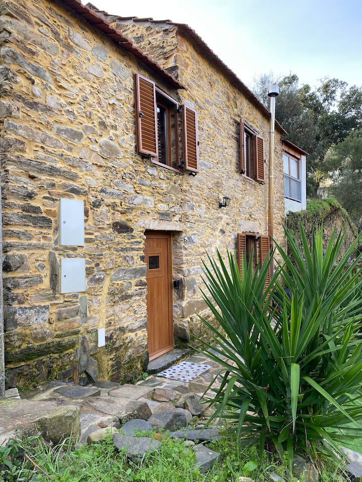 Pampihouse Casa De Xisto Junto Ao Rio - Madeira Island