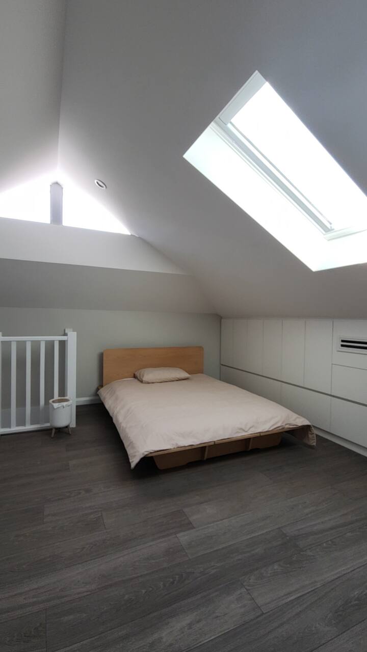 Skyview Attic Stay |Hideaway R5 - Fremantle