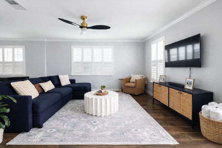 The Pensacola Retreat-luxurious, Pet-friendly Home - Gulf Breeze, FL