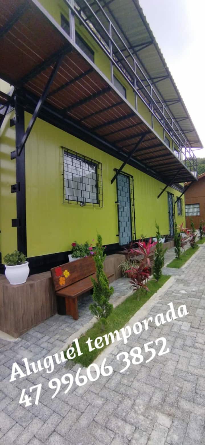 Charmoso Studio Container - Bombinhas