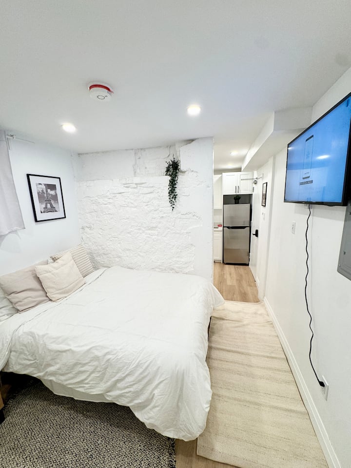 New Downtown Toronto Suite | Walk Everywhere - Toronto