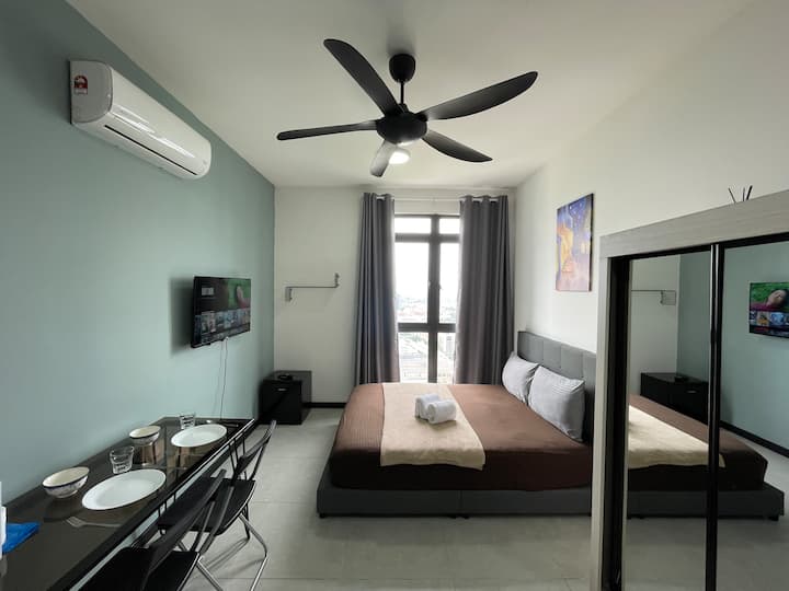 Big Window Studio Free Netflix  Ampang W33c Aa - Kuala Lumpur