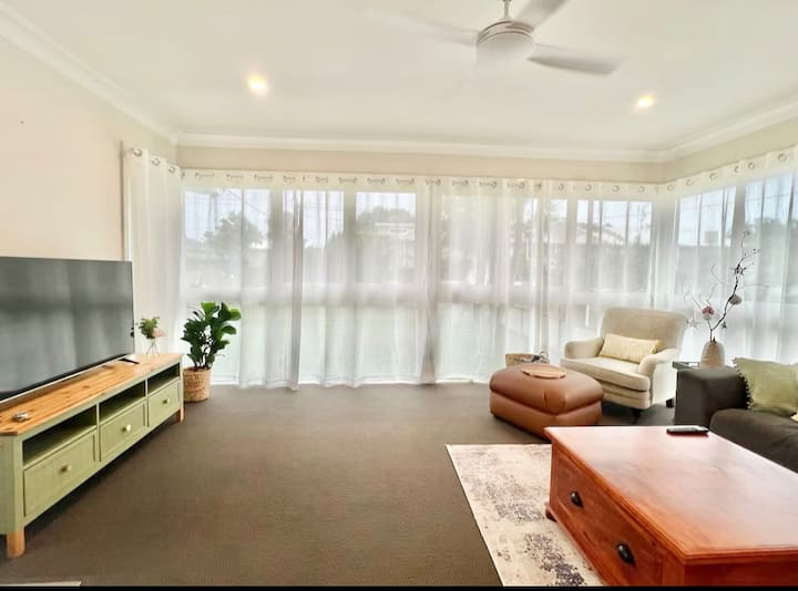 The Estuary Cottage- Lake-bike Riding-stroll - Central Coast