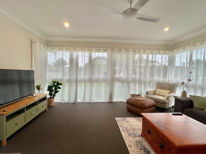 The Estuary Cottage- Lake-bike Riding-stroll - Central Coast