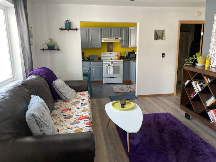 Centrally Located Cute, Comfortable, Cozy Cottage - Fairbanks, AK