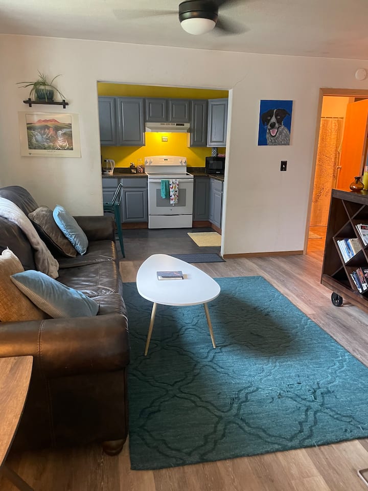 Centrally Located Cute, Comfortable, Cozy Cottage - Fairbanks, AK