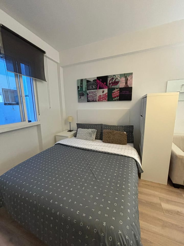 Cálido Luminoso Estudio. - Estación de Aluche - Madrid