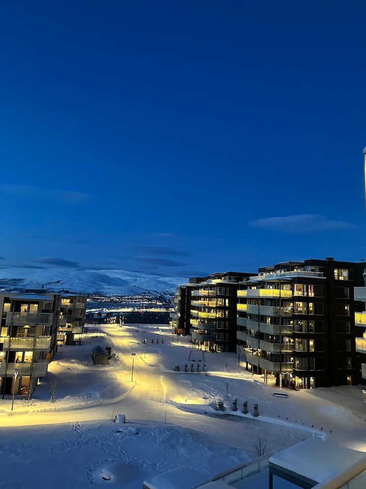 Sentral Leilighet Med Utsikt - 特羅姆瑟