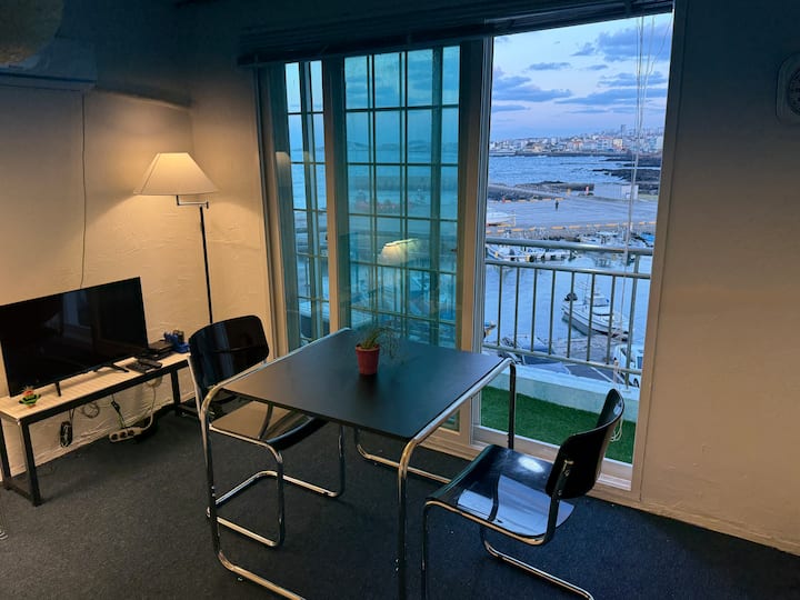 오픈특가302호/바로앞바다오션뷰/자전거캠핑의자대여 - Jeju