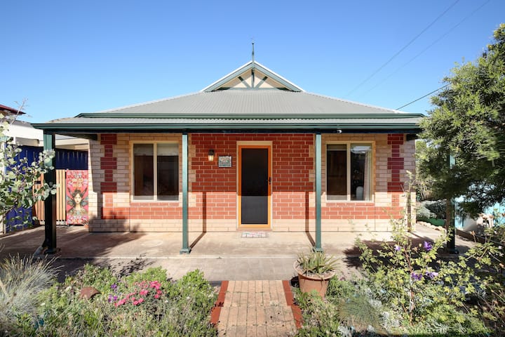 Surfs Up At Jungle Cottage - Aldinga
