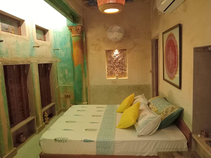 Jorawar House, Shivprasad Elephant Room. - Bundi