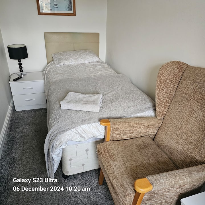 Lovely Downstairs Single Bedroom - Usk