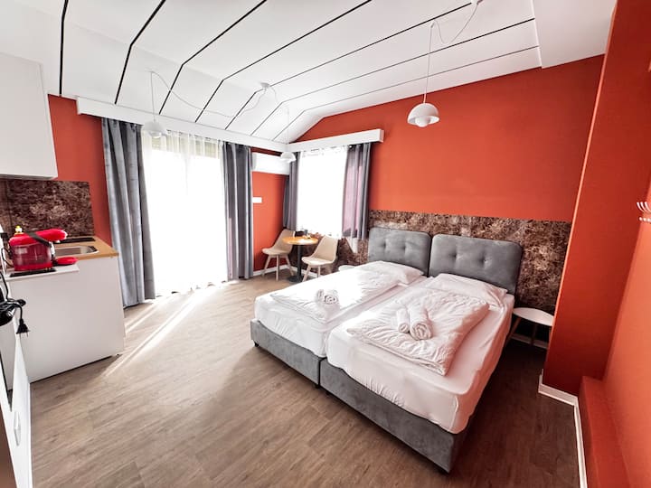 Modern Studio Nr 10 Kitchenette Bathroom Balcony - Меса Гитонья