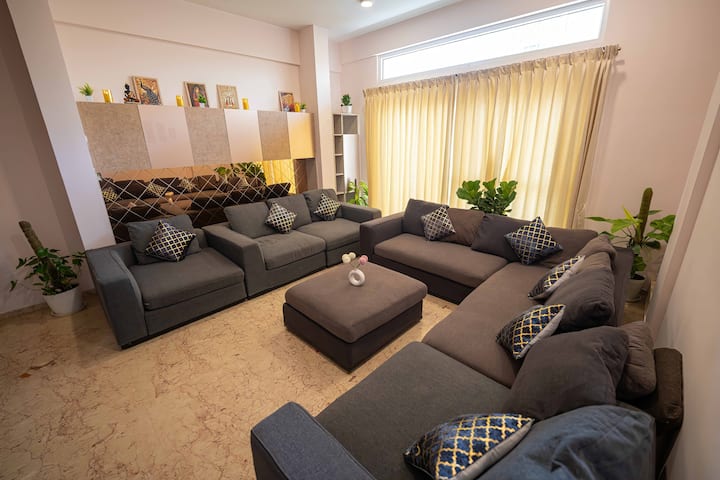 Luxury 4bhk Retreat • Netflix • Balcony • Family - Bangalore
