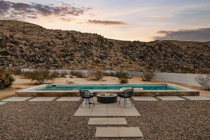 Boulders Beyond • Pool, Spa, Pickleball, Sauna - Joshua Tree, CA