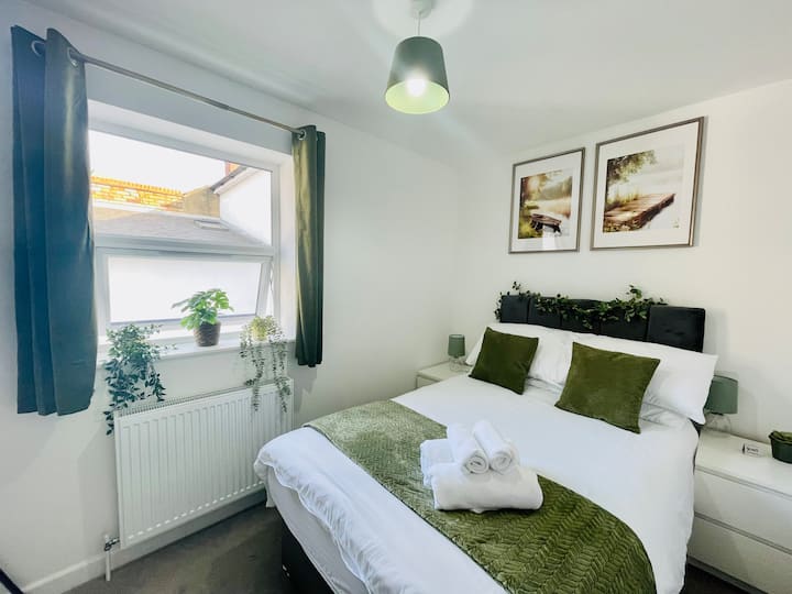 1-bed Apartment | Central | Travel | Relocate - Watford