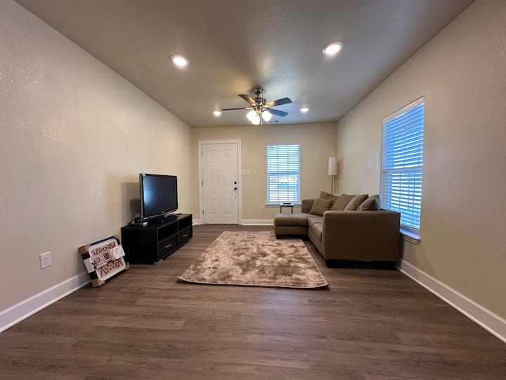 Cozy Duplex Near Downtown Fw. - Fort Worth, TX
