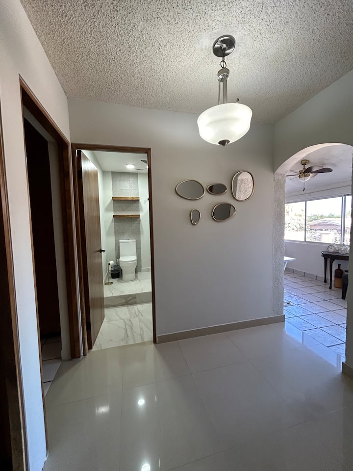 Casa Familiar De 5 Recámaras - La Paz