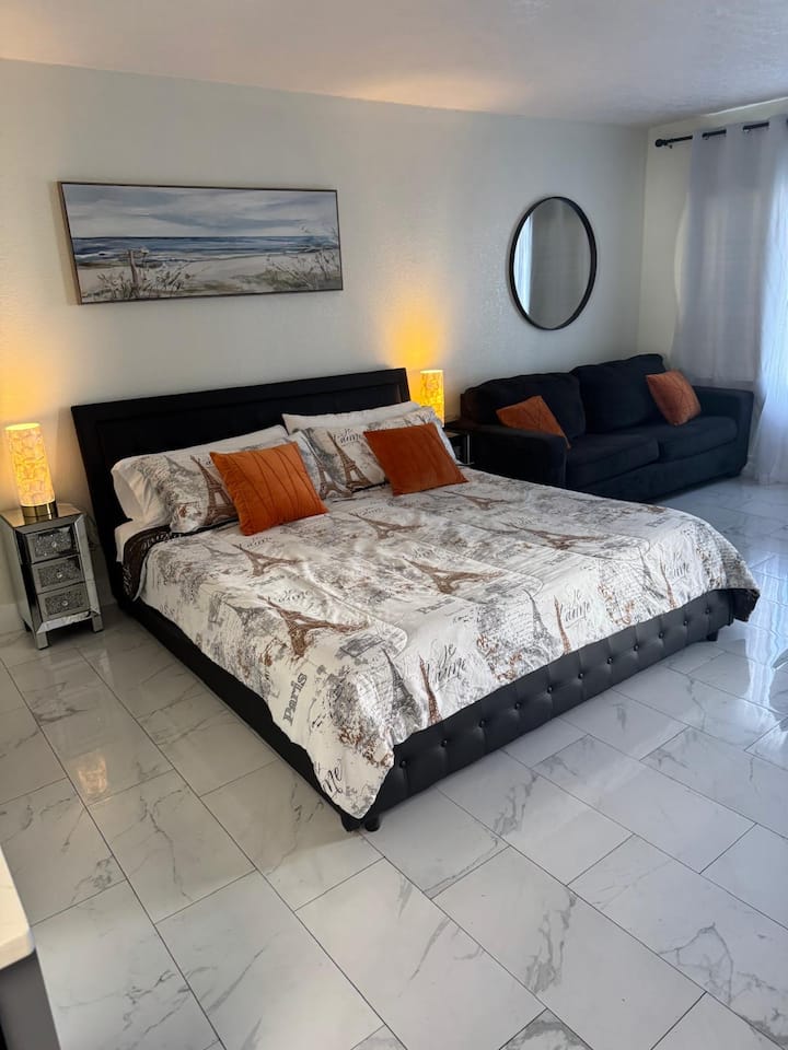 Studio # 1
1 Cama- 1 Sofá Cama- 4 Personas - Orlando