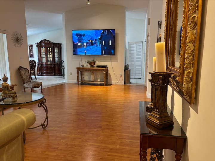 Spacious & Comfortable 4 Br, 2 Bh Home With Pool - Kendall, FL