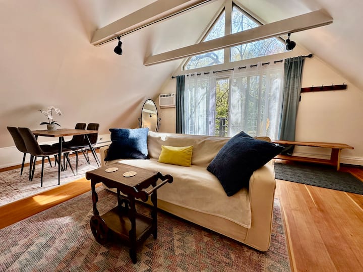 Charming Huge 1br Loft With Parking - Stony Brook, NY