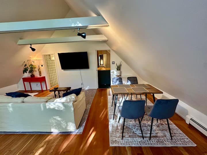 Beautiful Huge 1br With Parking - Stony Brook, NY