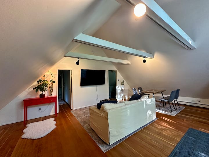 Beautiful Huge 1br With Parking - Port Jefferson, NY