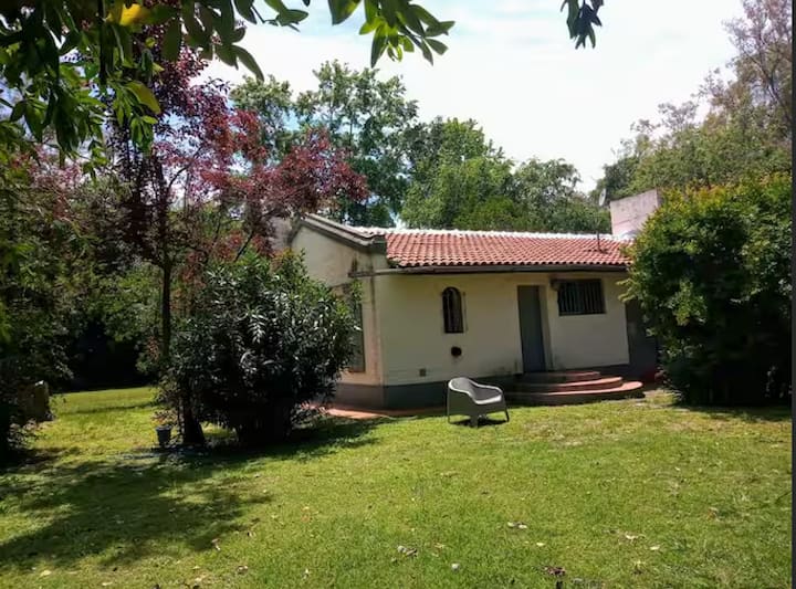 Casa Con Espectacular Jardín - Campana